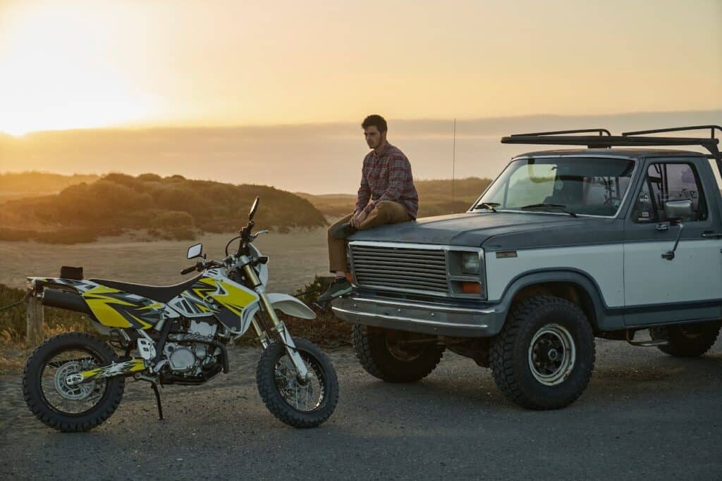 10 Tips To Tie Down Your Motorcycle Securely For Transport - Strapinno